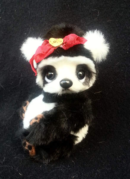 GIOIA - Miniature Panda Bear by The Tuscany Bear Maker - Bear Pile