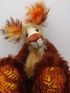 Chestnut' by Rachel Rolfe - Wee Beary Tails - Bear Pile