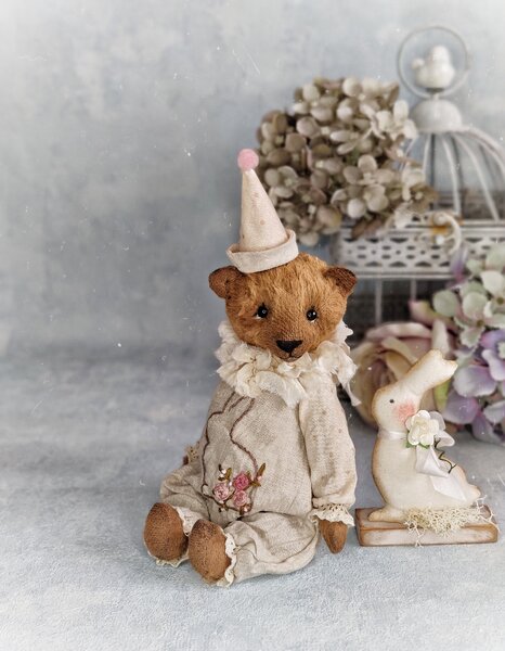 Lars by Valentyna Chernii - Bear Pile