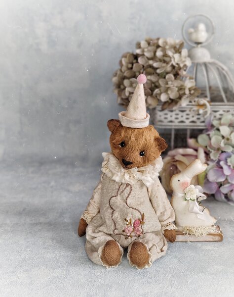 Lars by Valentyna Chernii - Bear Pile