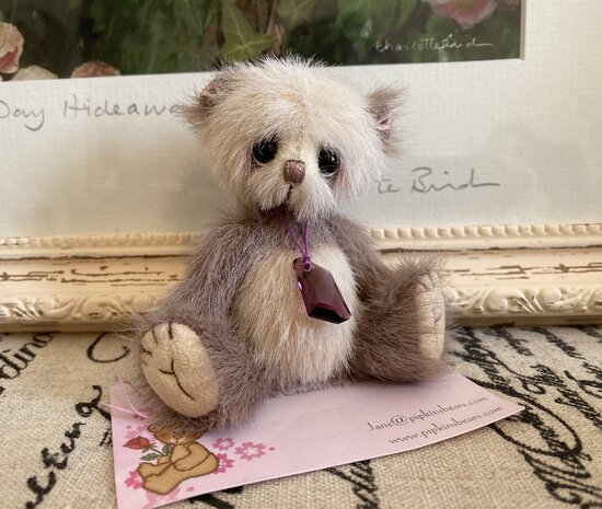 Bailey by Jane Mogford - Pipkins Bears - Bear Pile