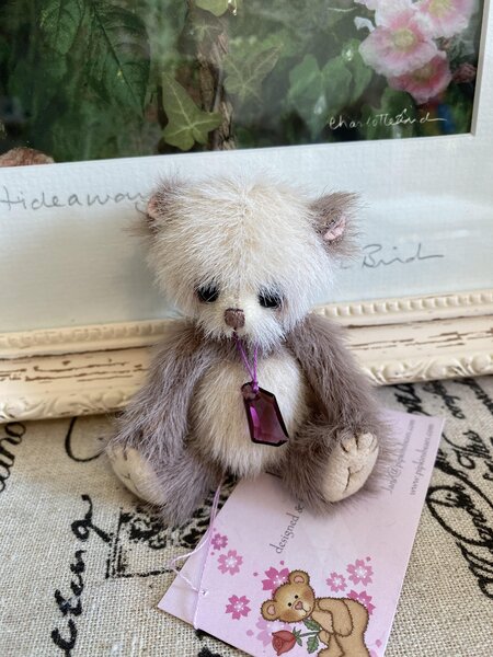 Bailey by Jane Mogford - Pipkins Bears - Bear Pile