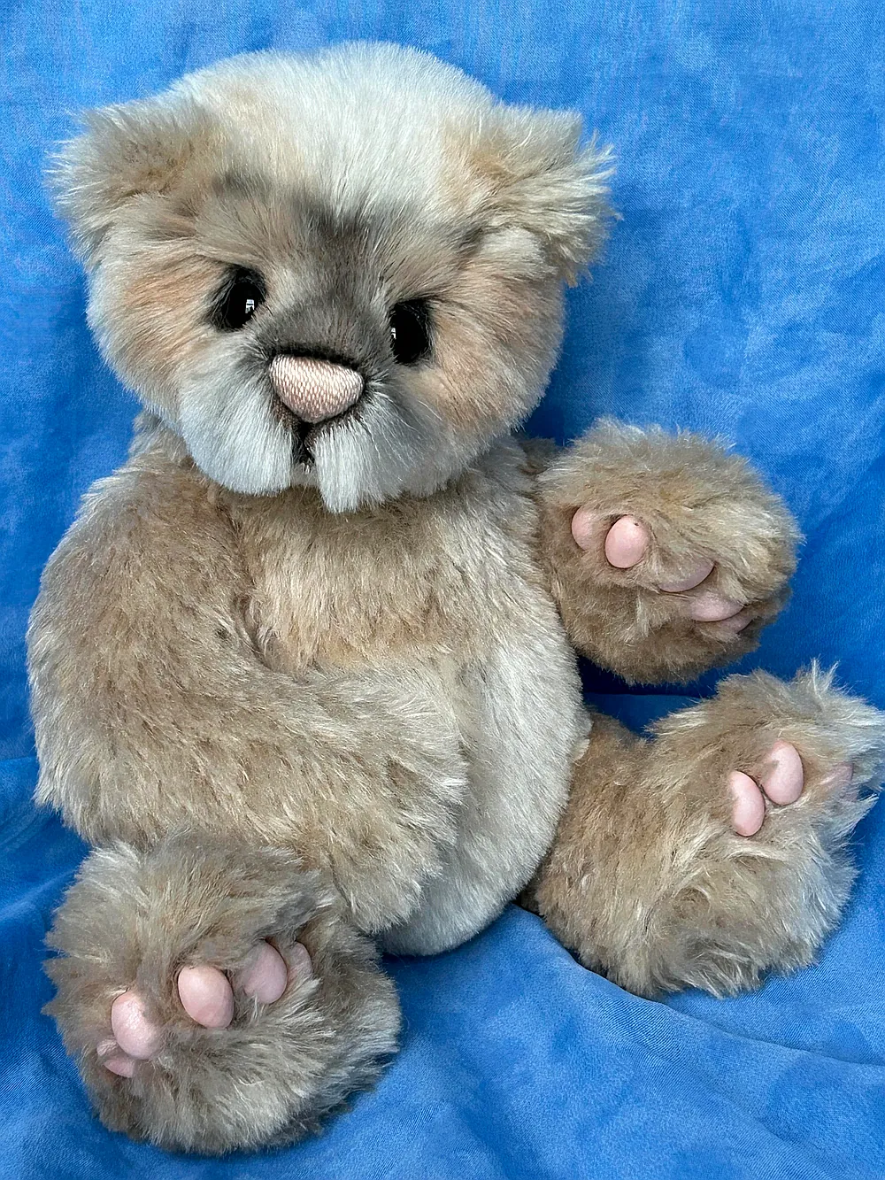 Miguelito by Ellen Borggreve - Bear Pile