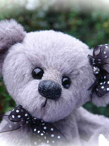 ‘Drizzle’ by Kay Holroyd - Bear Pile