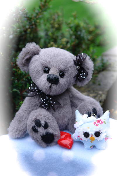 ‘Drizzle’ by Kay Holroyd - Bear Pile