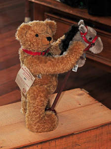 Murphy by Russell Bears - Kim Russell - Bear Pile