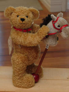 Murphy by Russell Bears - Kim Russell - Bear Pile