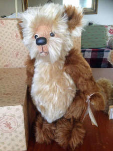 Moe by Russell Bears - Kim Russell - Bear Pile