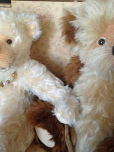 Moe by Russell Bears - Kim Russell - Bear Pile