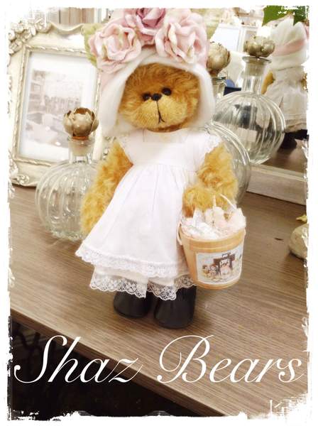 Laura by Shaz bears - Bear Pile