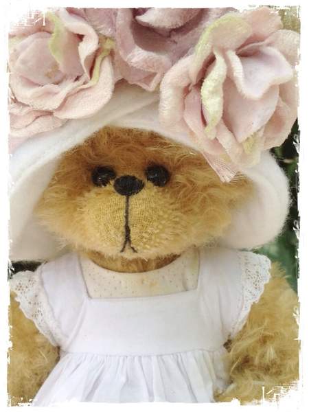 Laura by Shaz bears - Bear Pile