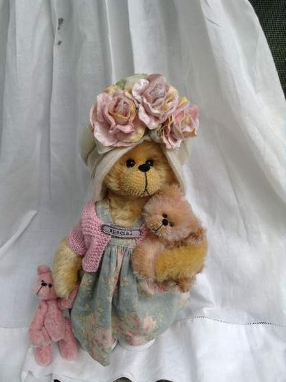 Poppy and her babies by Shaz bears - Bear Pile