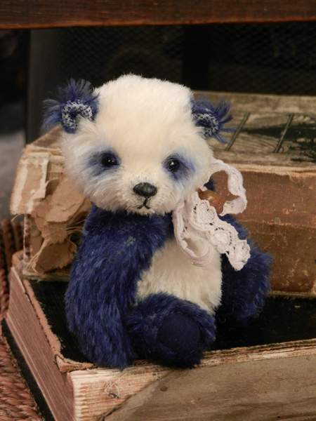 Susie by Louisa Shaw - Butterfly Bears - Bear Pile