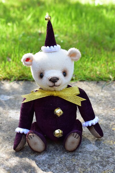Otto by Louisa Shaw - Butterfly Bears - Bear Pile
