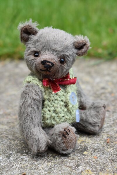 Barney by Louisa Shaw - Butterfly Bears - Bear Pile