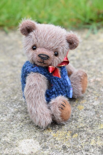 Bobby by Louisa Shaw - Butterfly Bears - Bear Pile
