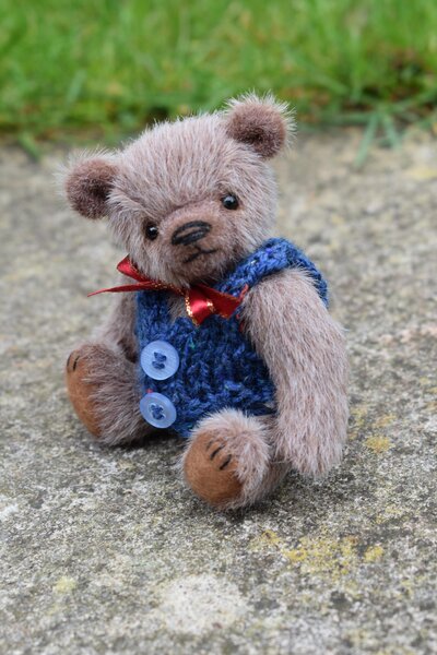 Bobby by Louisa Shaw - Butterfly Bears - Bear Pile