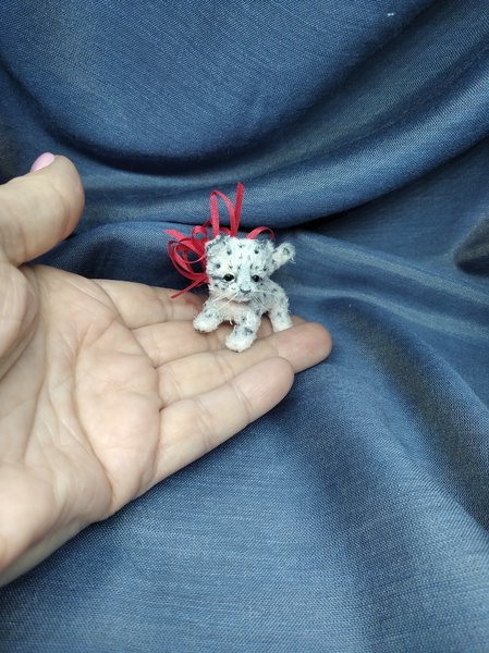 Miniature snow leopard Yuki by Marina Petrova - Bear Pile