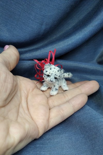 Miniature snow leopard Yuki by Marina Petrova - Bear Pile