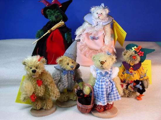 DEB CANHAM OZ SET 12PC RARE RED SLIPPERS by Deb Canham - Bear Pile