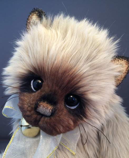Charlie Cat by Lynn Bowie - Bear Pile