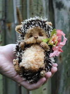 Hedgehog HUBERT by Happy Family - Bear Pile