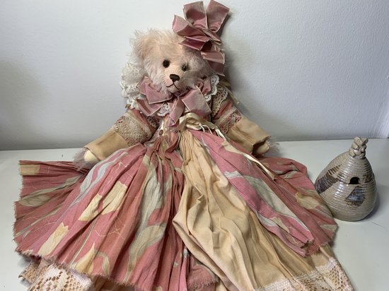 Anna Bear by Joan Woessner of Bear Elegance - Bear Pile