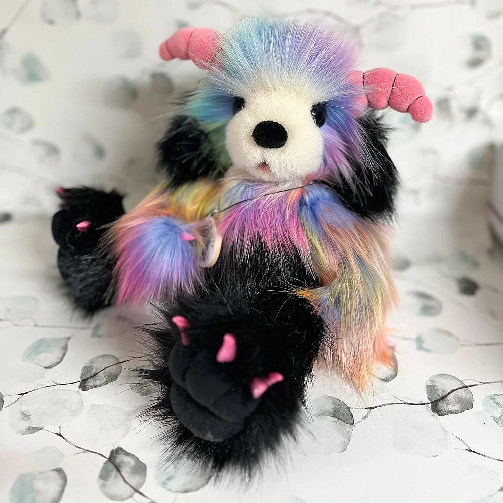 Lyria by Sam Margesson - Bear Pile