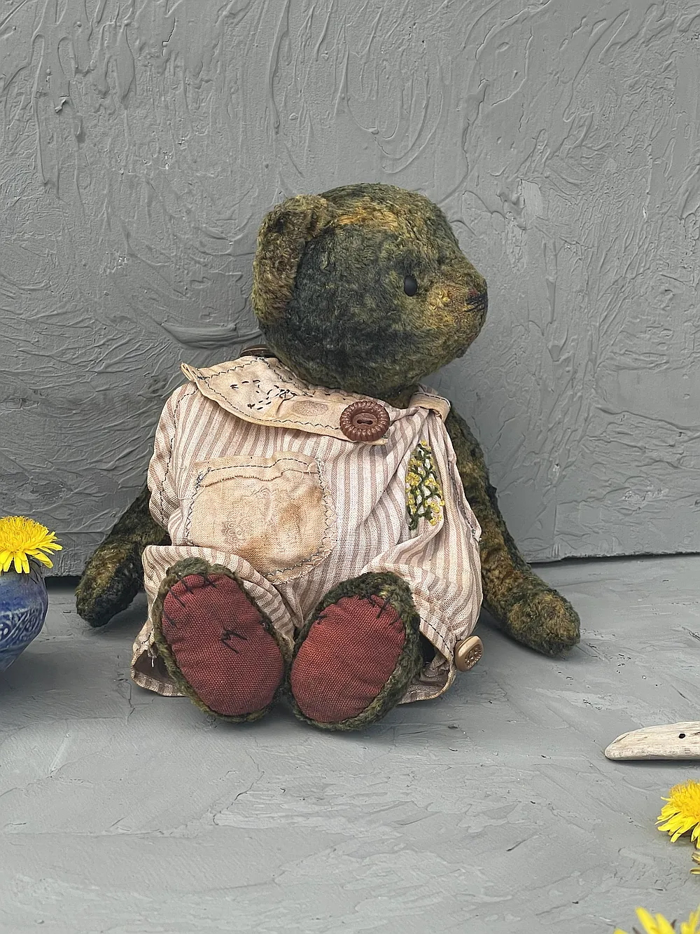 Knapp tre by Marina Pantovich - Bear Pile