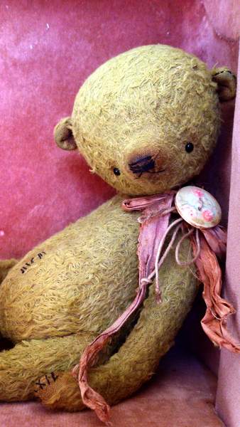 HUMBLE GREEN by Jevgeni Bulahtin - Bear Pile