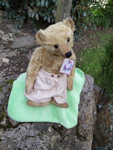 DANDY DARDLE Forget me not bear by Mary Wiltshire - Bear Pile