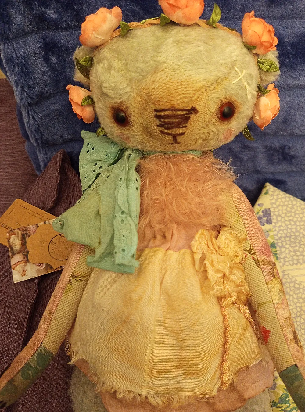 DROOPY Samt and Roses Bear by Ika Wagner-Heinze - Bear Pile