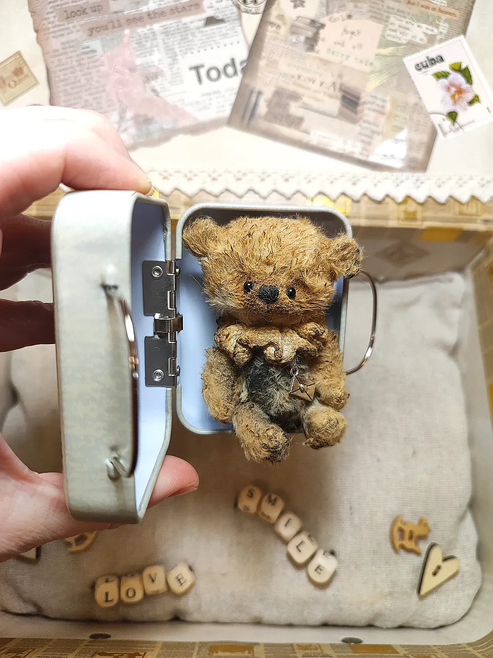Tintin in a suitcase by Miola Teddies - Bear Pile