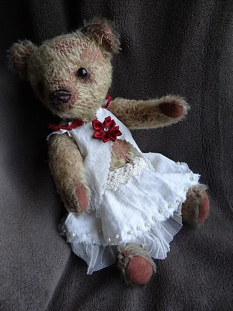Ruby by Lane's End Bears - Bear Pile