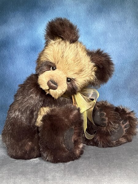 Caleb by Charlie Bears - Bear Pile