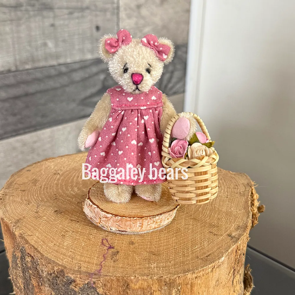 Mary Jane by Baggaley bears - Bear Pile