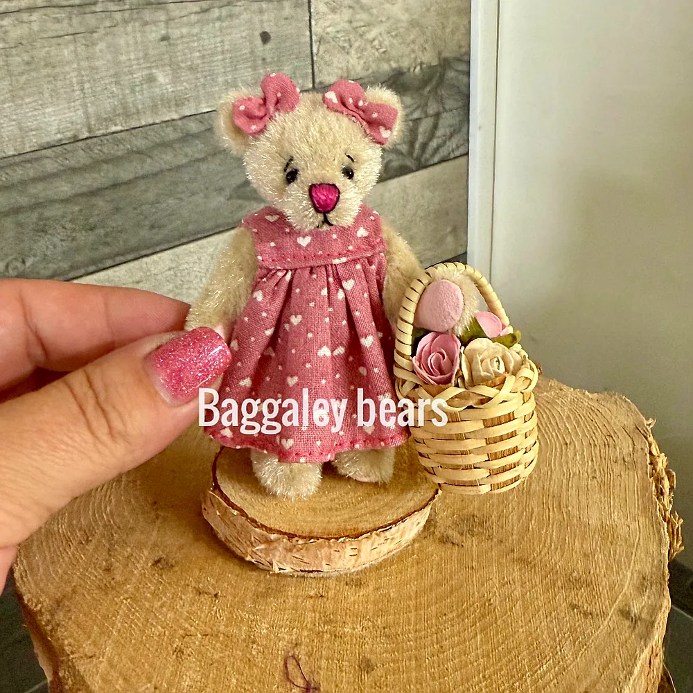 Mary Jane by Baggaley bears - Bear Pile