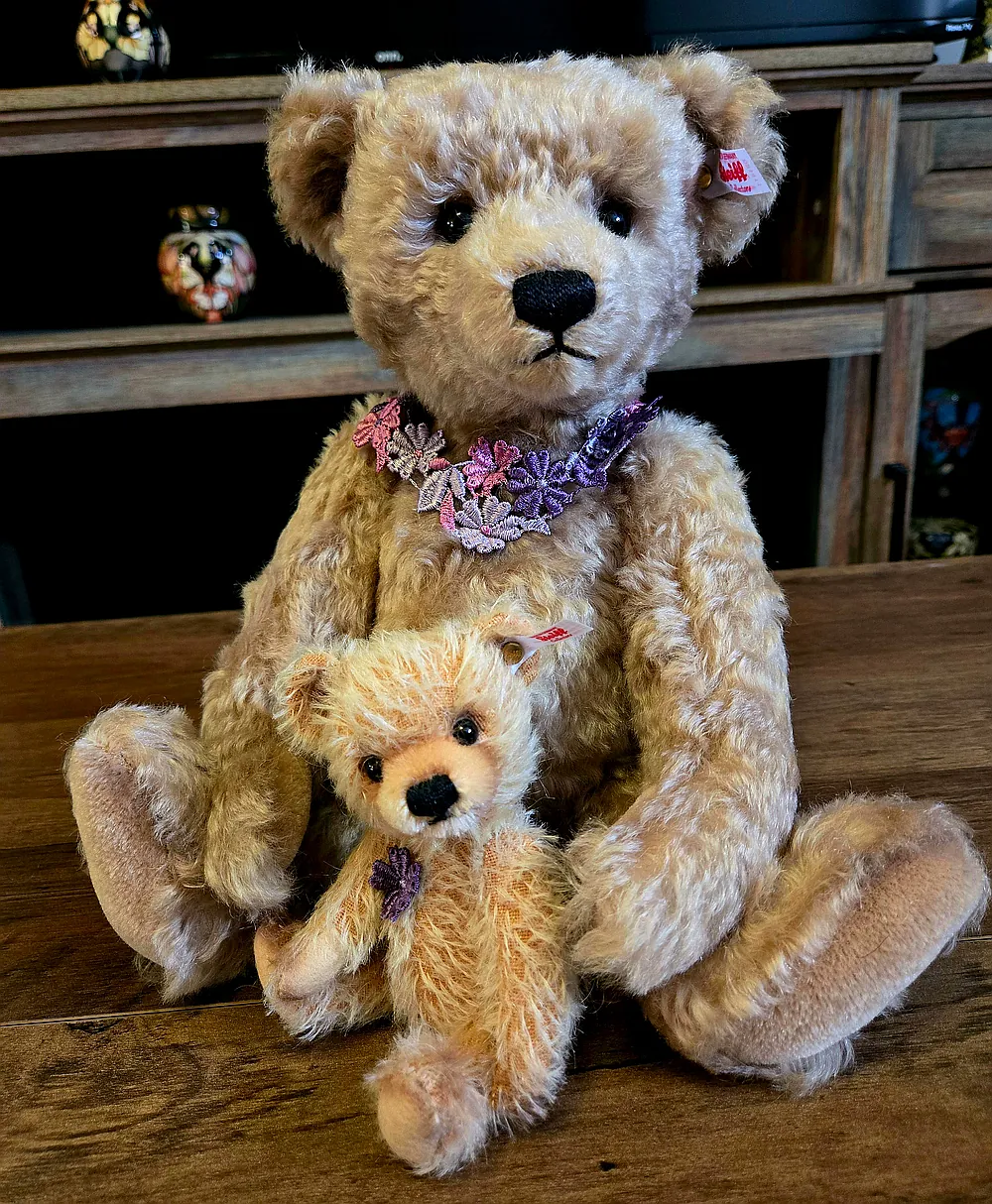 Flora and Florinchen by Steiff - Bear Pile
