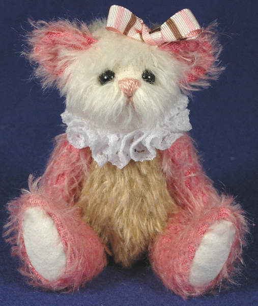 Lil Shortcake by Teddies by Laura Lynn - Bear Pile