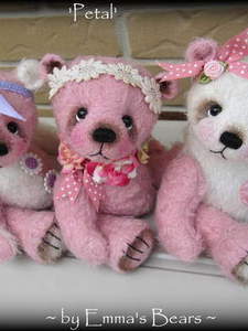 Daisy by Emma and Mark Nicholson - Bear Pile