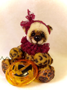 Maritza by Madsen Miniatures - Bear Pile