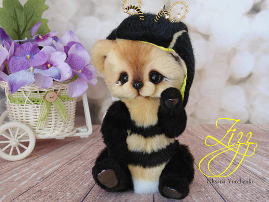 Zizz, Musical Teddy - Bee by Oksana Yurchenko - Bear Pile