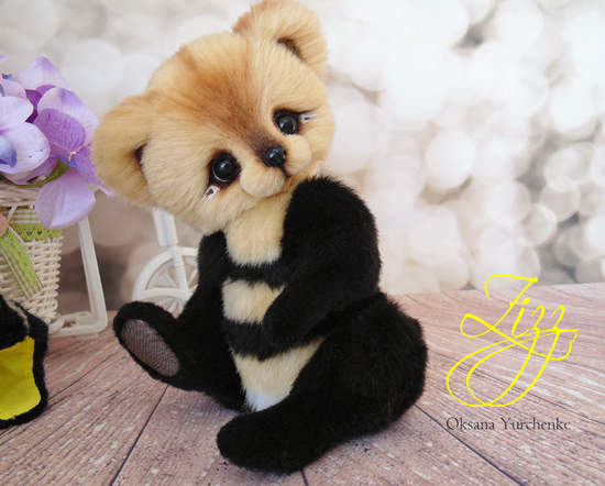 Zizz, Musical Teddy - Bee by Oksana Yurchenko - Bear Pile
