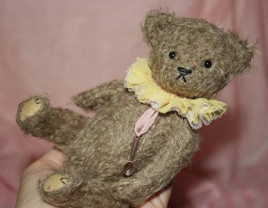 BERNI - THE LITTLE POCKET TEDDY BEAR by teddycom.club - Bear Pile