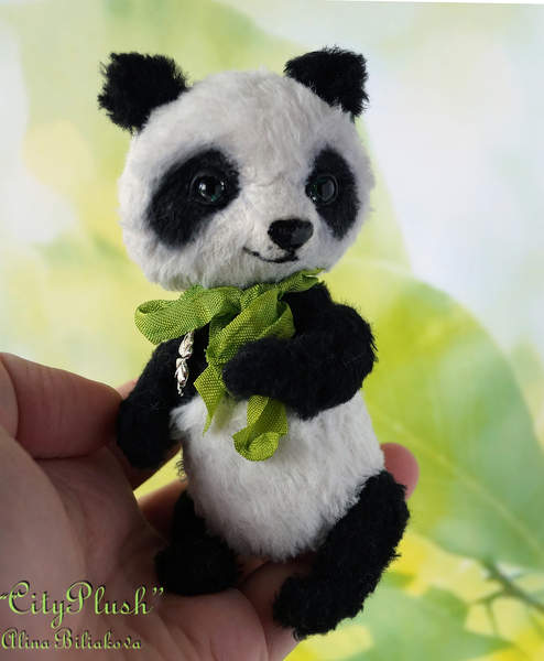 Xiao Li, the baby-panda by Alina Biliakova - Bear Pile