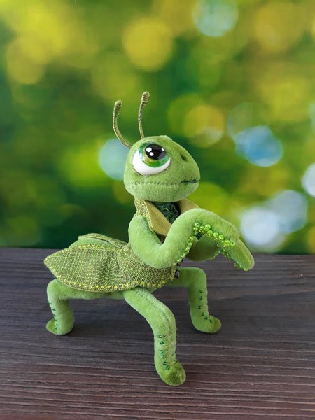 The Mantis, balance for Stephanie by Alina Biliakova - Bear Pile