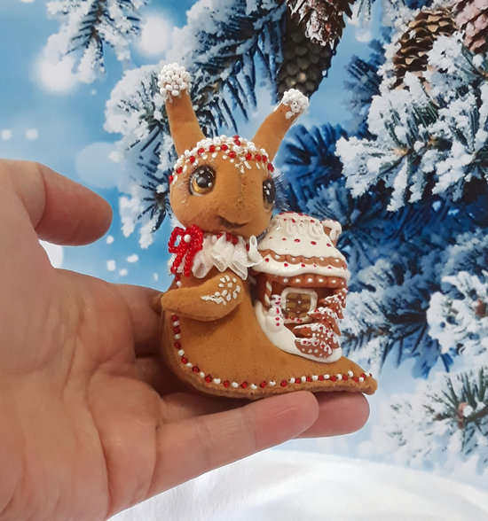Ginger, the gingerbread snail by Alina Biliakova - Bear Pile