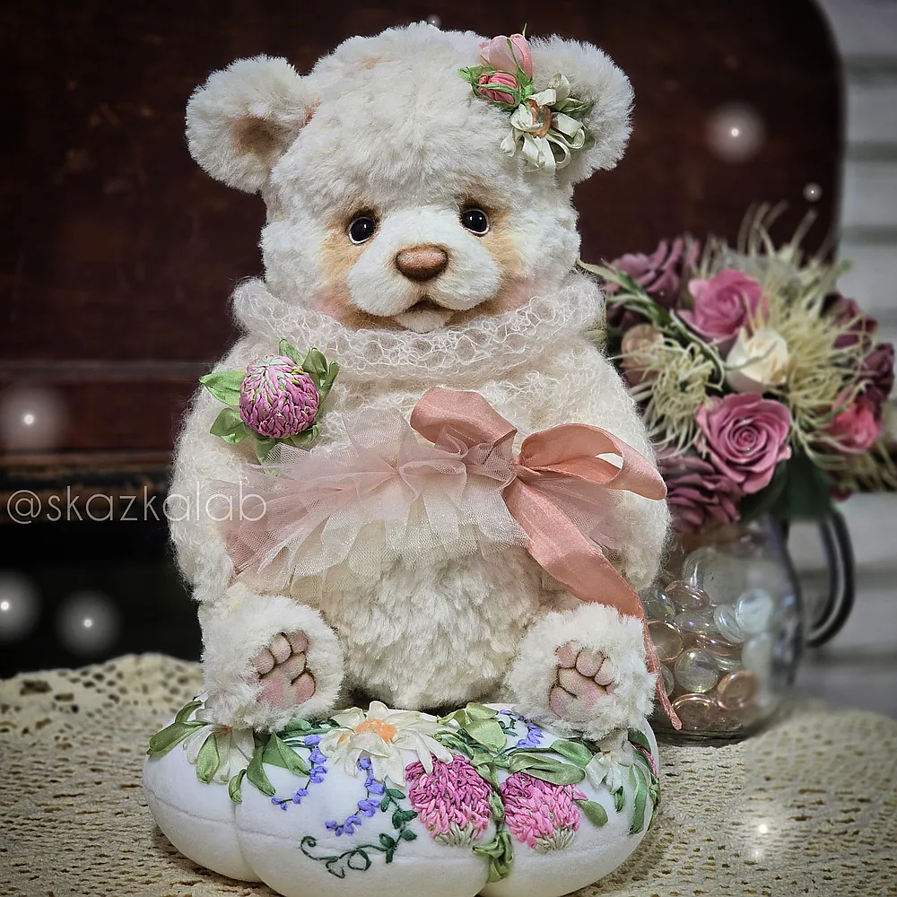 Floral Rhapsody by Victoria Makarova - Bear Pile