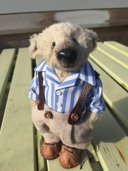 Archie by Out of the Woods - Bear Pile