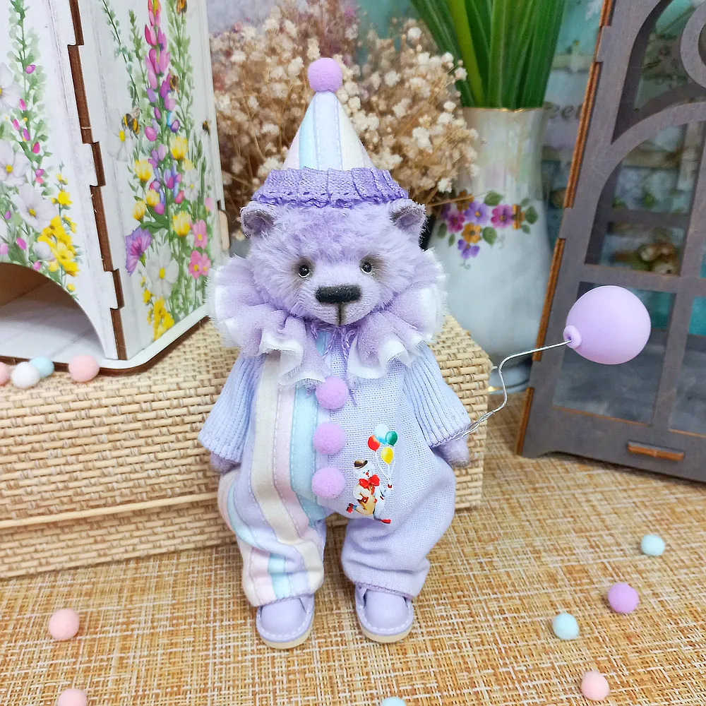 Vinnie by Valentina Davletgareeva - Bear Pile